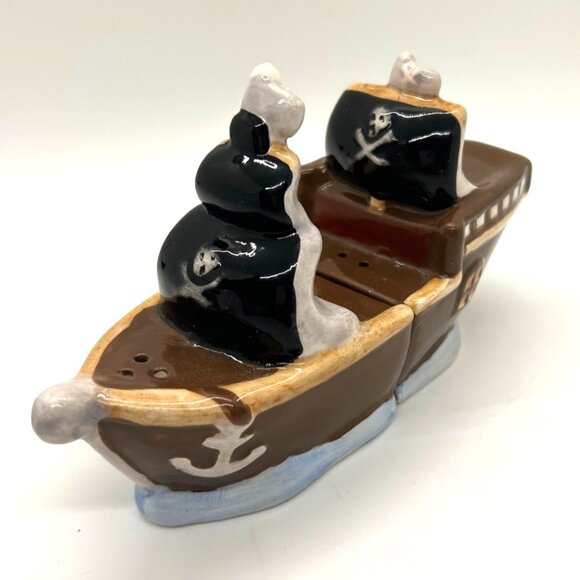 Kitchen | Pirate Ship Ceramic Salt And Pepper Shakers Buccaneer Ship ...